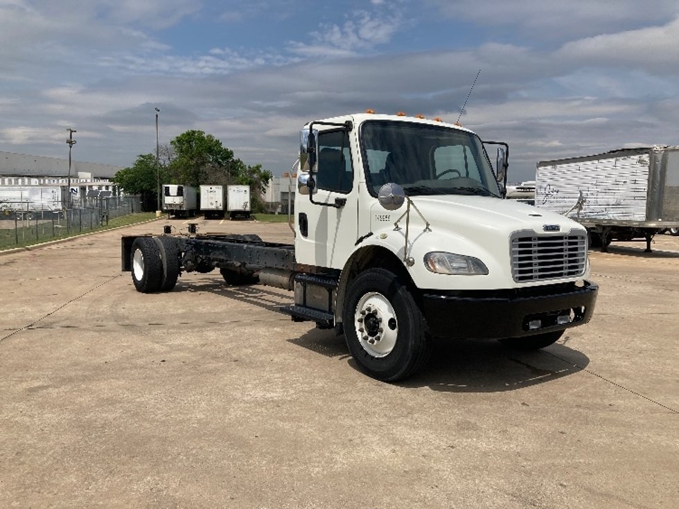Used Freightliner Cab and Chassis Trucks for Sale - Penske Used Trucks