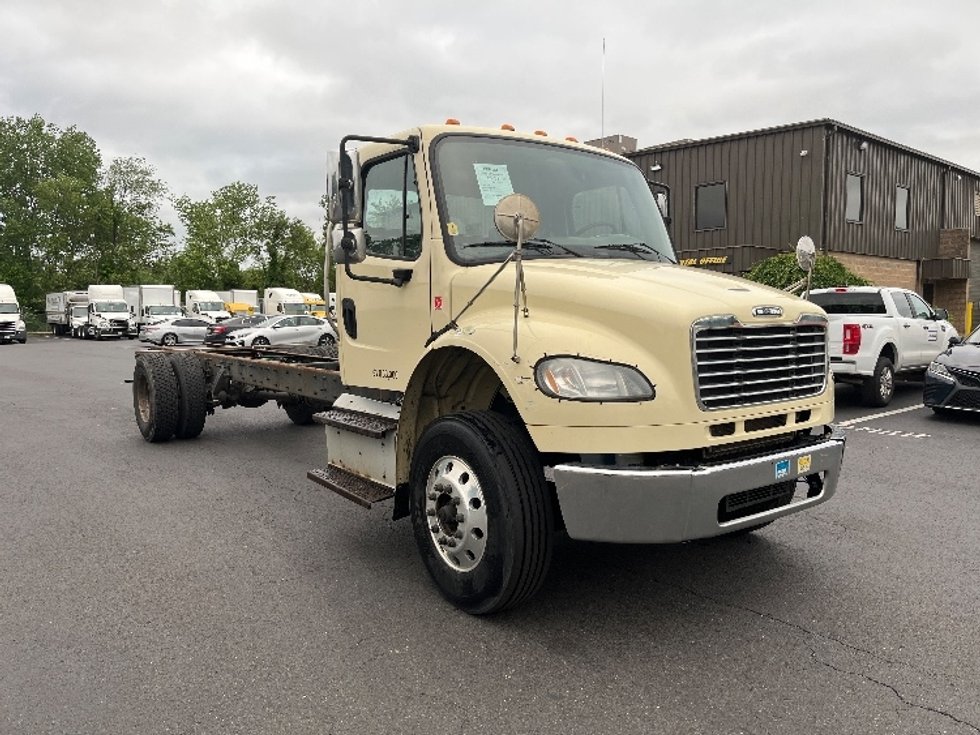 Used Cab and Chassis Trucks for Sale - Penske Used Trucks