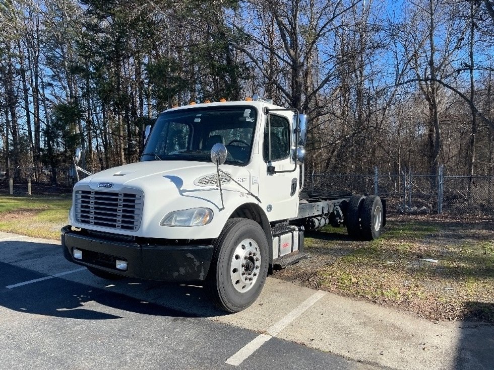 Used Cab and Chassis Trucks for Sale - Penske Used Trucks
