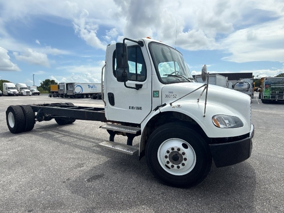 Used Cab and Chassis Trucks for Sale - Penske Used Trucks