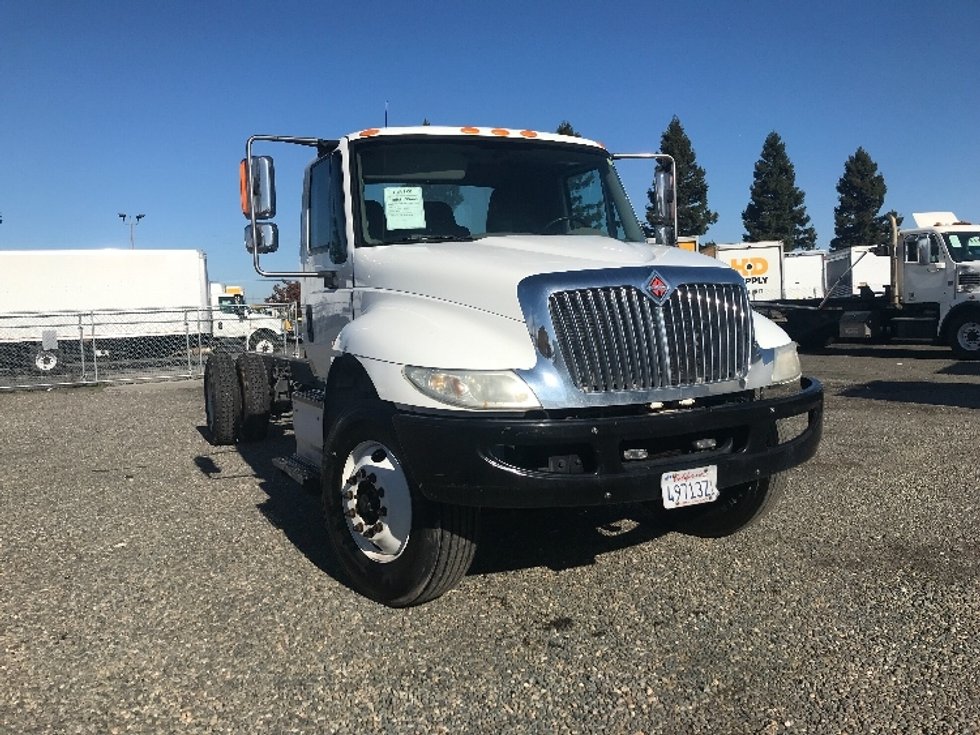 Used Cab and Chassis Trucks for Sale - Penske Used Trucks