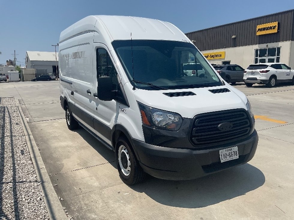 Used Cargo Vans for Sale in LA - Penske Used Trucks