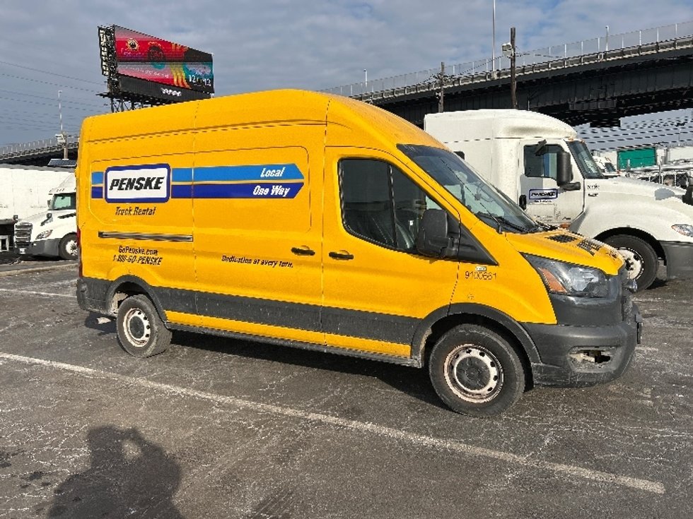 Used Cargo Vans for Sale - Penske Used Trucks