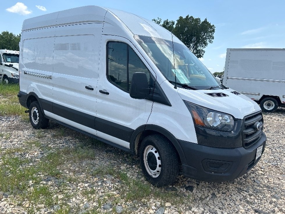 Used Cargo Vans for Sale in USA - Penske Used Trucks