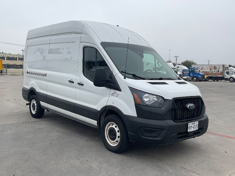 Used Cargo Vans for Sale - Penske Used Trucks