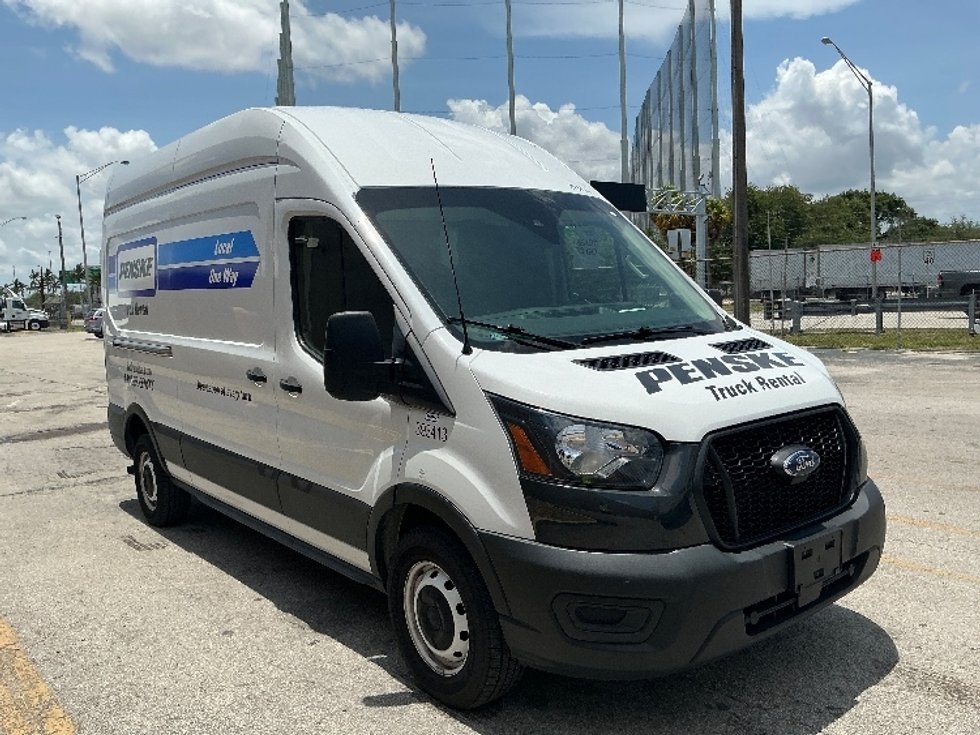 Used Cargo Vans for Sale in FL - Penske Used Trucks