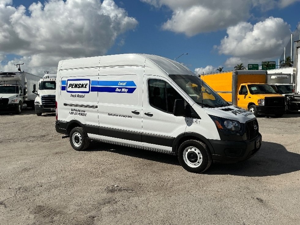 Used Cargo Vans for Sale in FL - Penske Used Trucks