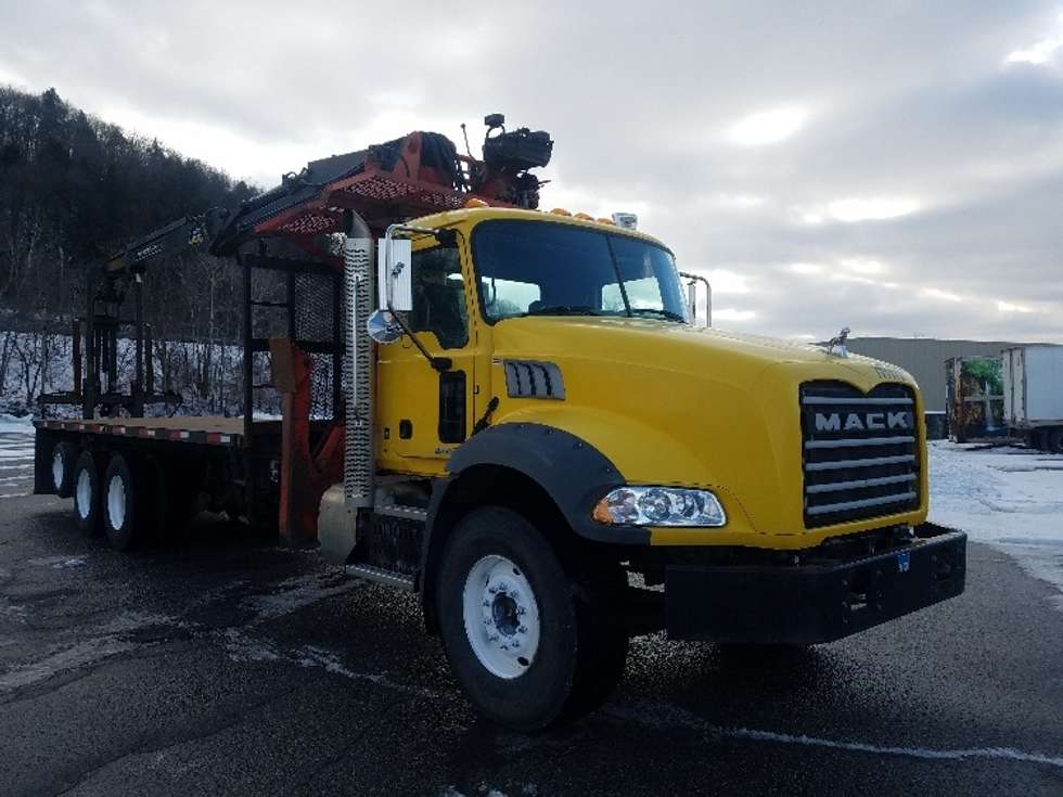 Used Сrane Trucks for Sale - Penske Used Trucks