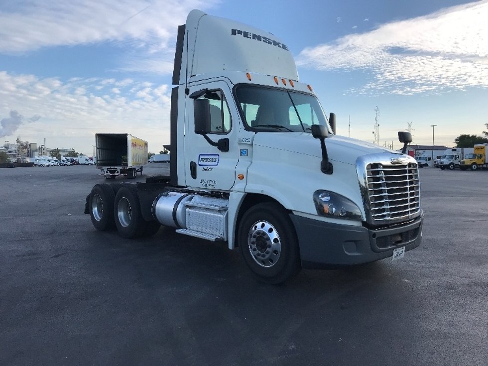 Used Freightliner Trucks For Sale - Penske Used Trucks