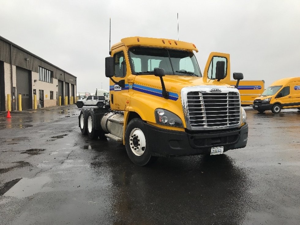 Used Freightliner Trucks For Sale - Penske Used Trucks