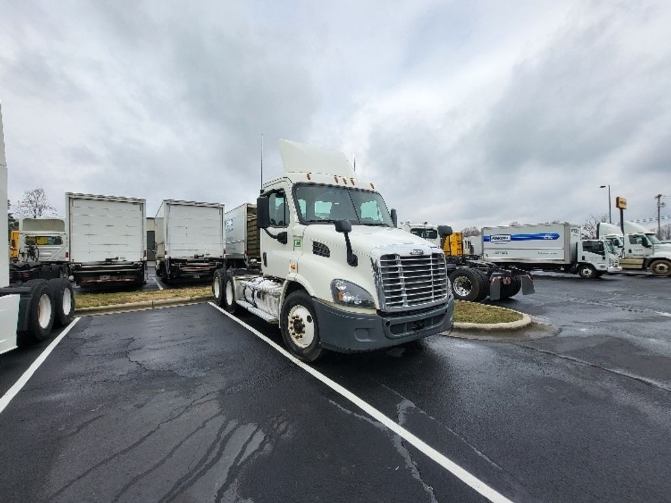 2016 Freightliner Cascadia 11364ST Day Cab Tractor