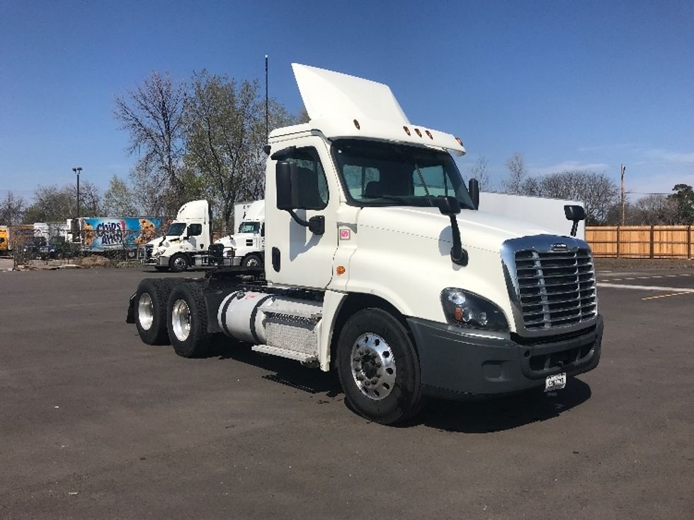 2016 Freightliner Cascadia 12564ST Day Cab Tractor
