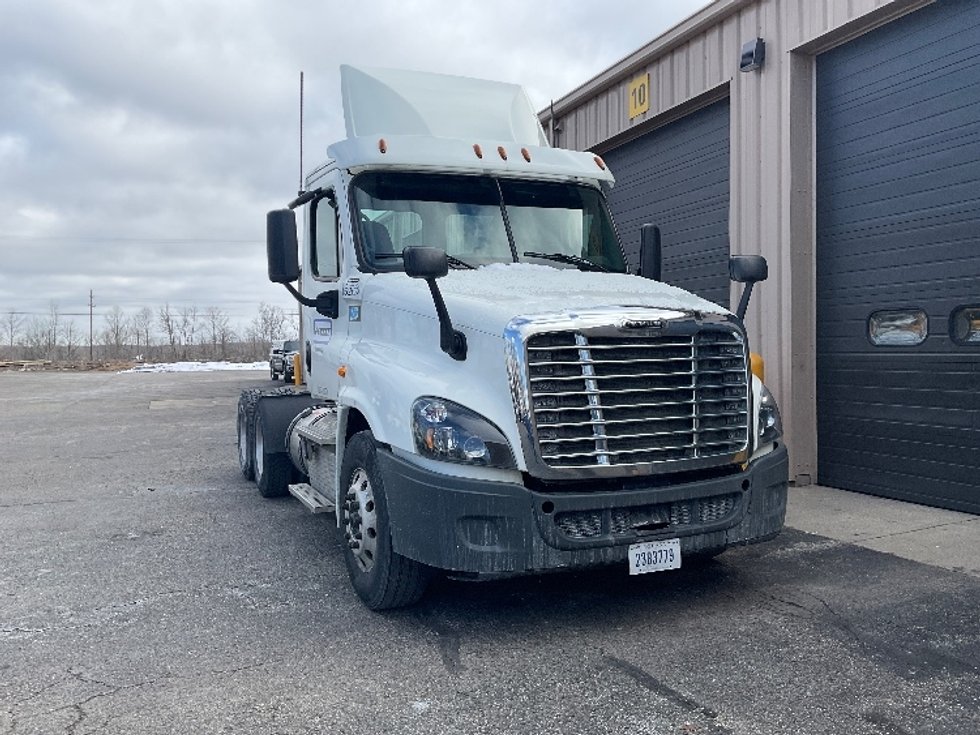 Used Day Cab Trucks for Sale in MI - Penske Used Trucks
