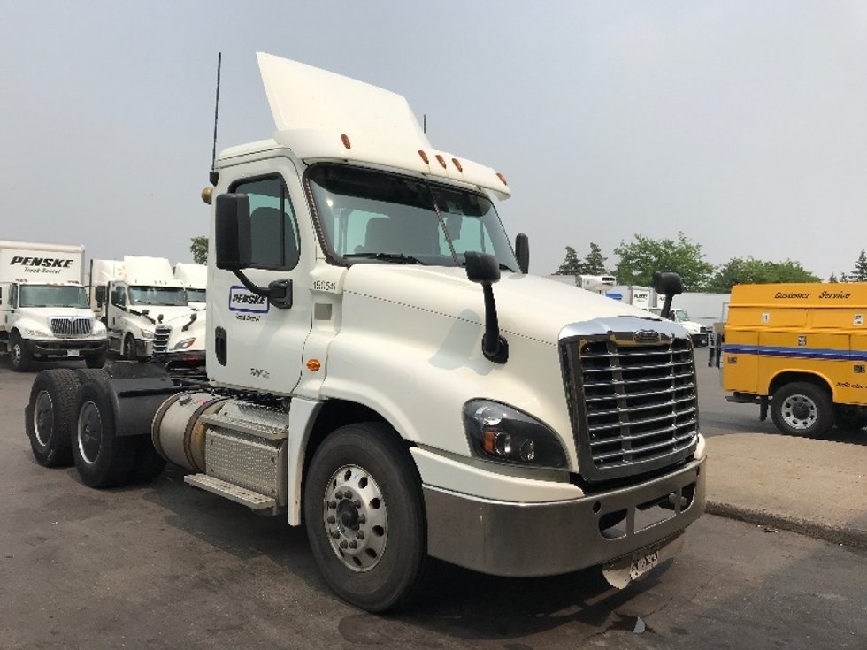 Used Day Cab Trucks for Sale in ON - Penske Used Trucks