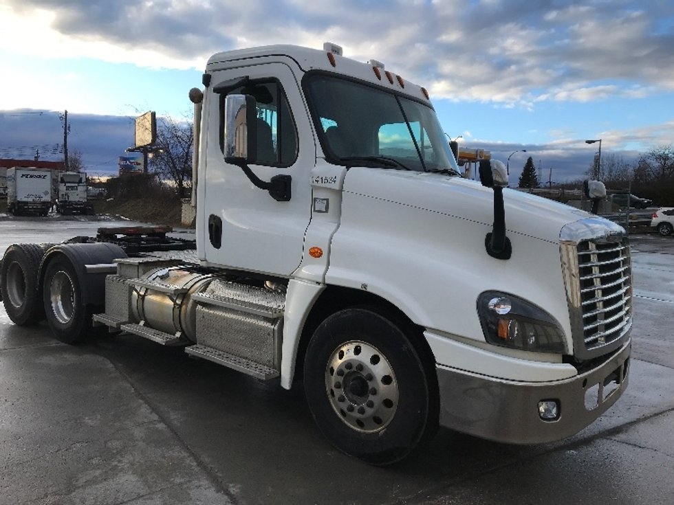 Used Day Cab Trucks for Sale - Penske Used Trucks