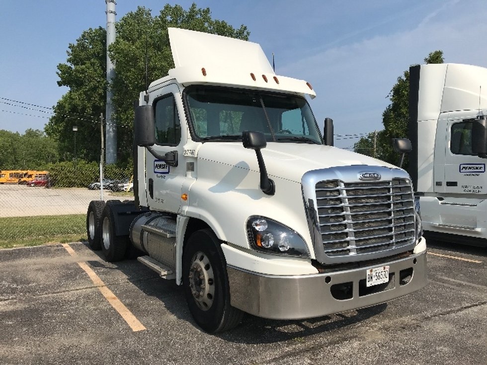 Used Day Cab Trucks for Sale in ON - Penske Used Trucks