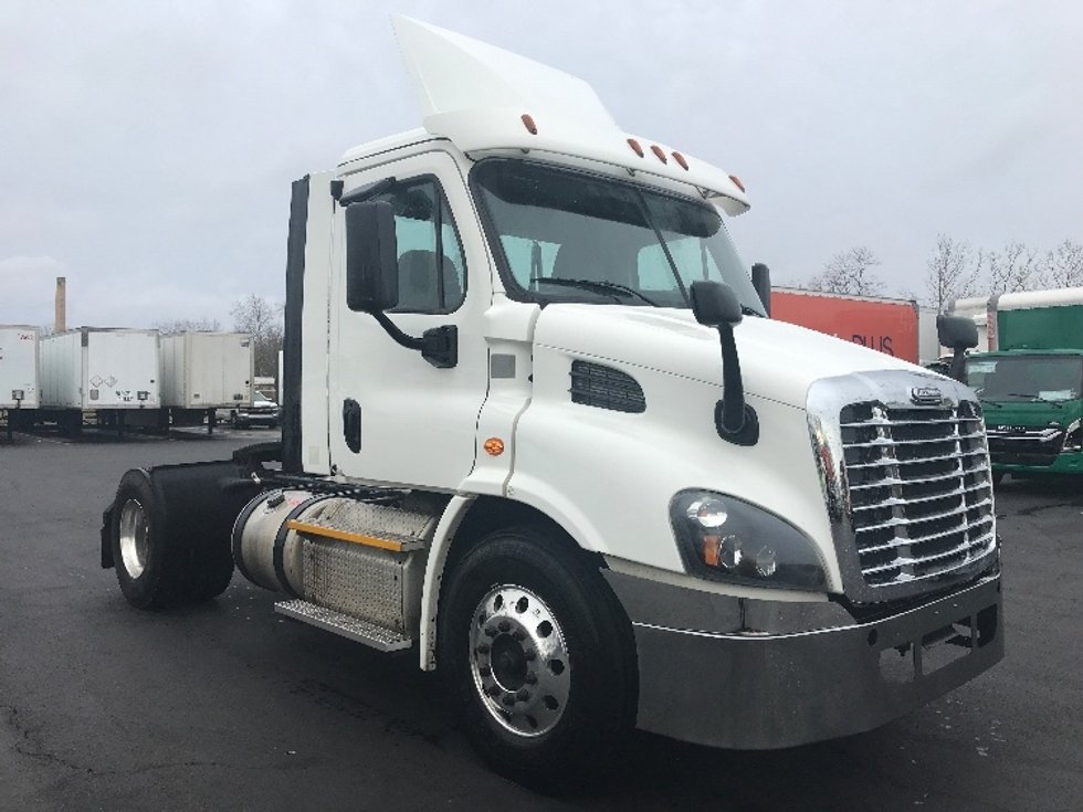 Used Day Cab Trucks for Sale - Penske Used Trucks