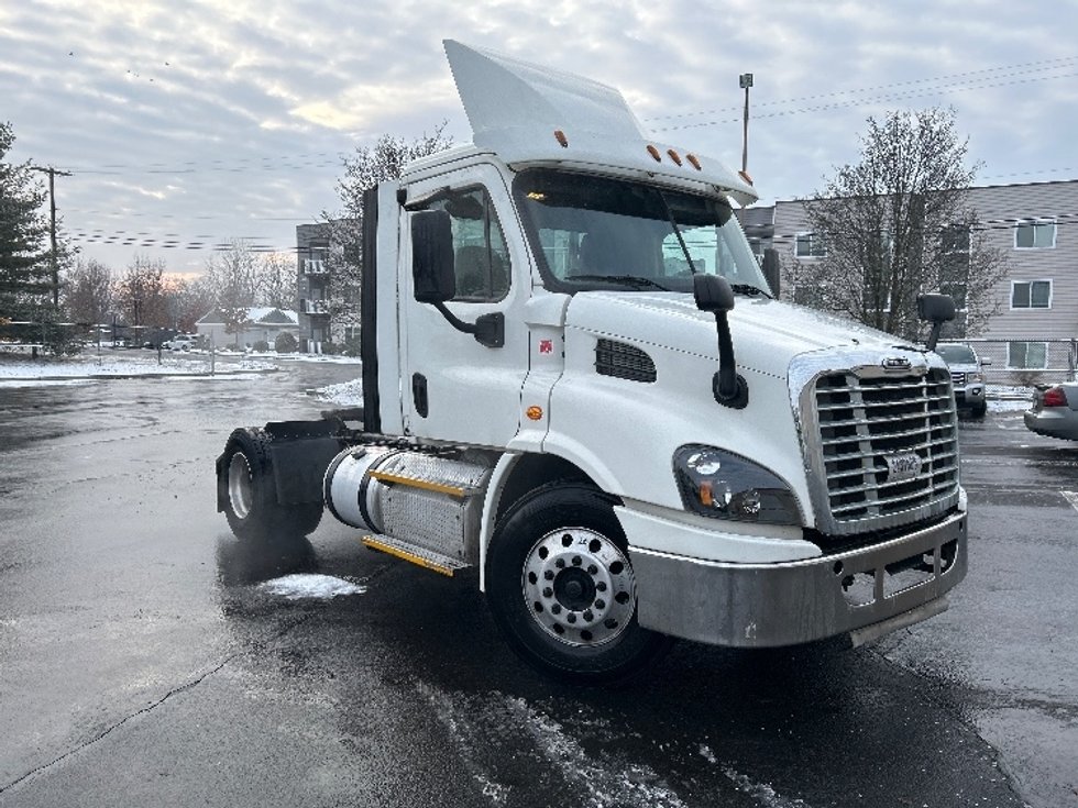 Used Day Cab Trucks for Sale - Penske Used Trucks