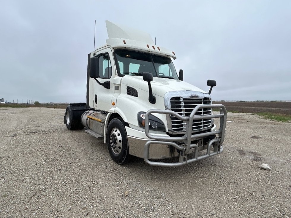 Used Day Cab Trucks for Sale - Penske Used Trucks