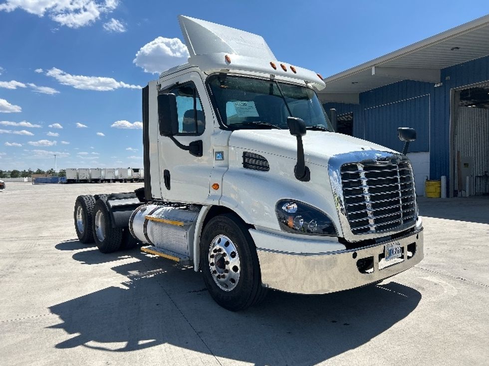 2017 Freightliner Cascadia 11364ST Day Cab Tractor
