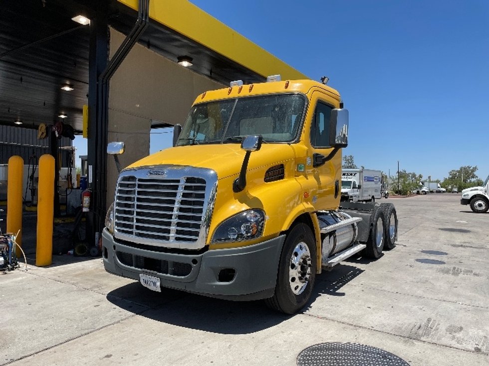 Used Day Cab Trucks for Sale in AZ - Penske Used Trucks