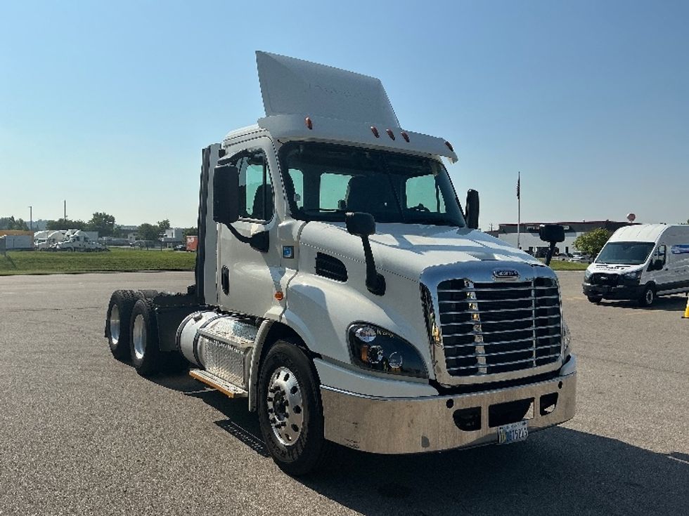 2017 Freightliner Cascadia 11364ST Day Cab Tractor