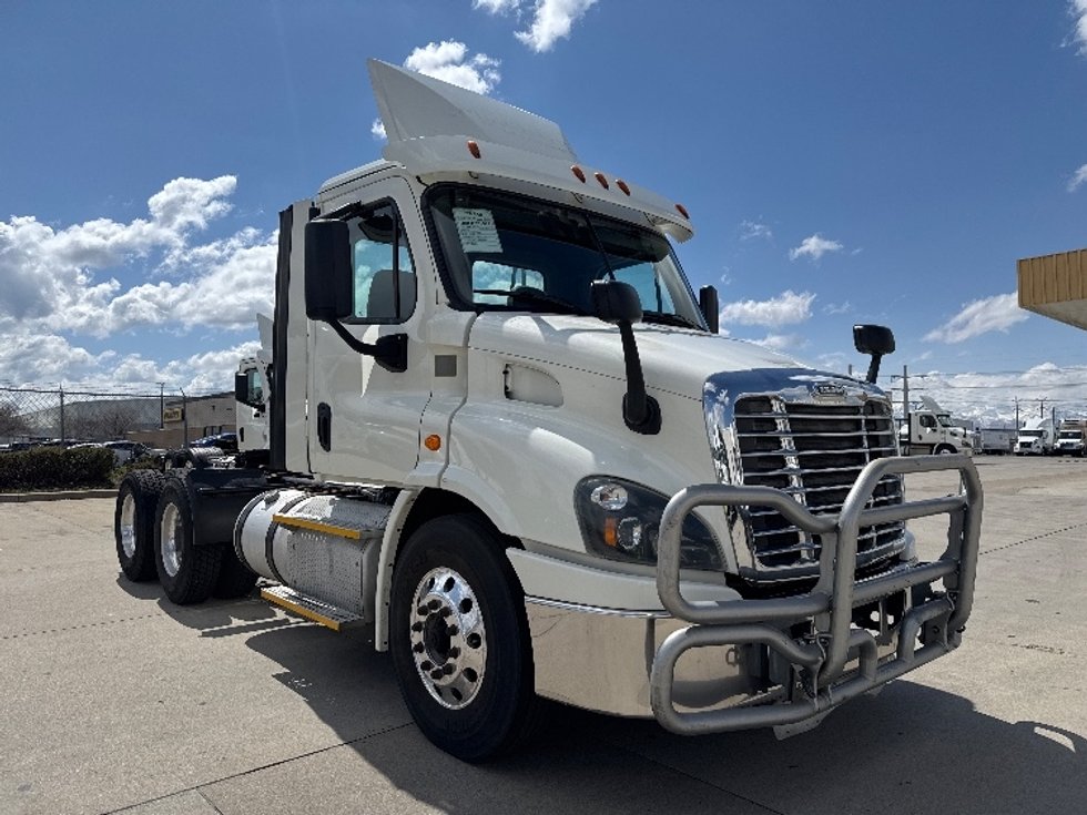 Used Day Cab Trucks for Sale - Penske Used Trucks