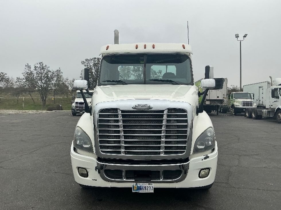 2017 Freightliner Cascadia 12564ST Day Cab Tractor