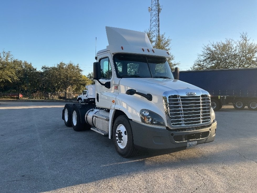 Used Day Cab Trucks for Sale - Penske Used Trucks
