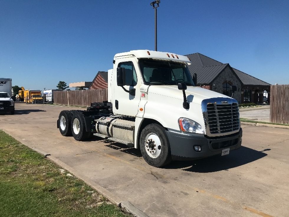 2017 Freightliner Cascadia 12564ST Day Cab Tractor