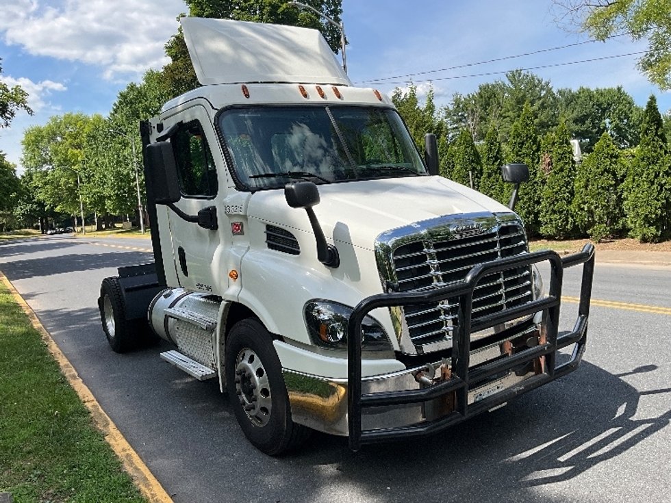 Used Day Cab Trucks for Sale in PA - Penske Used Trucks