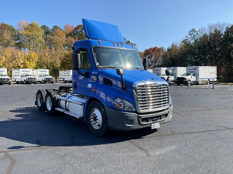 Used Day Cab Trucks for Sale - Penske Used Trucks