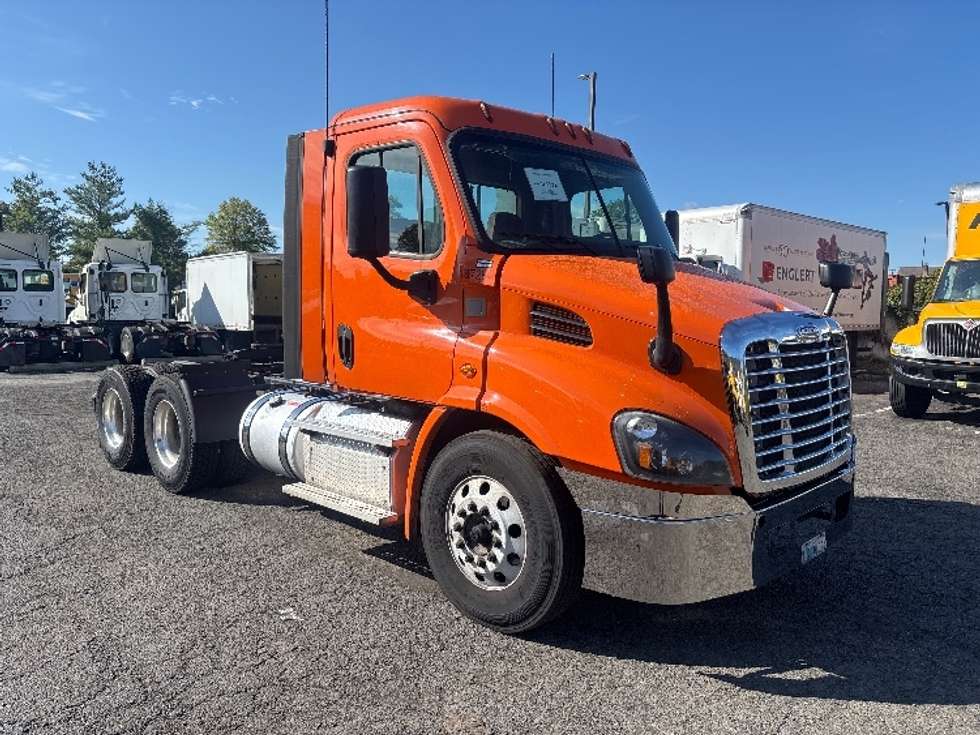 Used Day Cab Trucks for Sale in OH - Penske Used Trucks