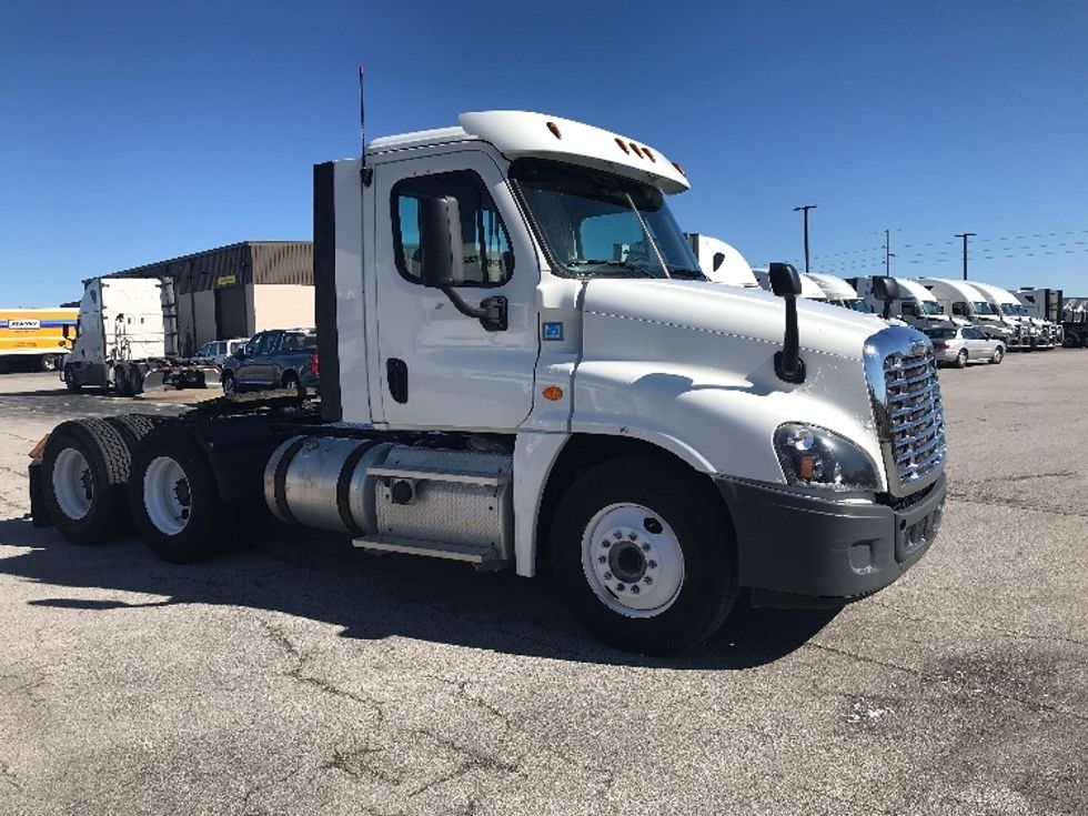 2018 Freightliner Cascadia 12564ST Day Cab Tractor