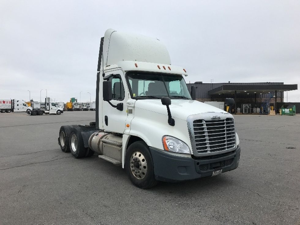 2018 Freightliner Cascadia 12564ST Day Cab Tractor