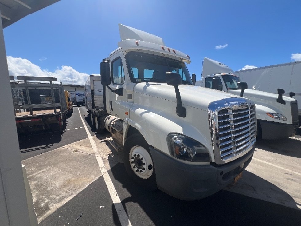 Used Freightliner Day Cab Trucks for Sale in CA - Penske Used Trucks