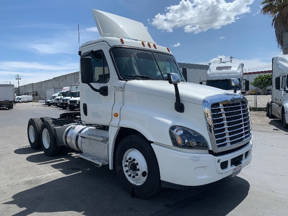 Used Day Cab Trucks for Sale - Penske Used Trucks