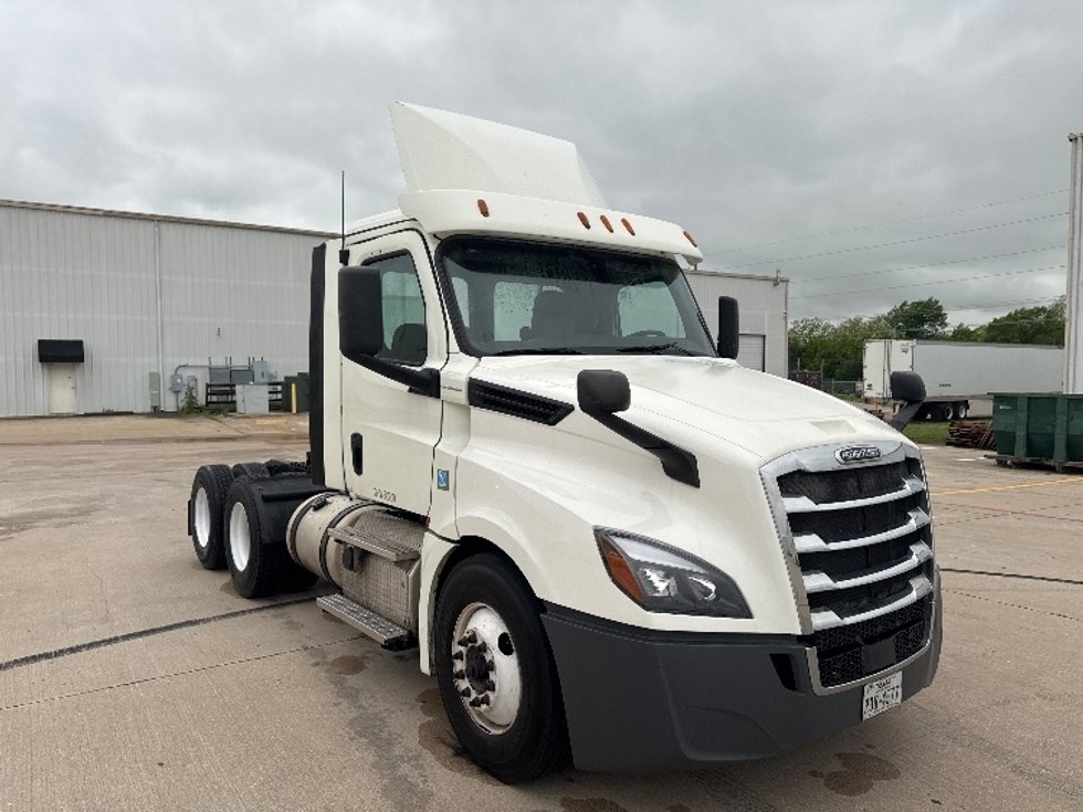 Used Day Cab Trucks for Sale - Penske Used Trucks
