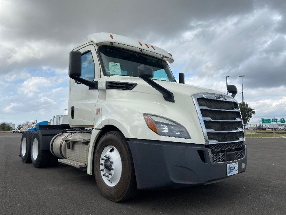 2018 Freightliner T12664ST Day Cab Tractor