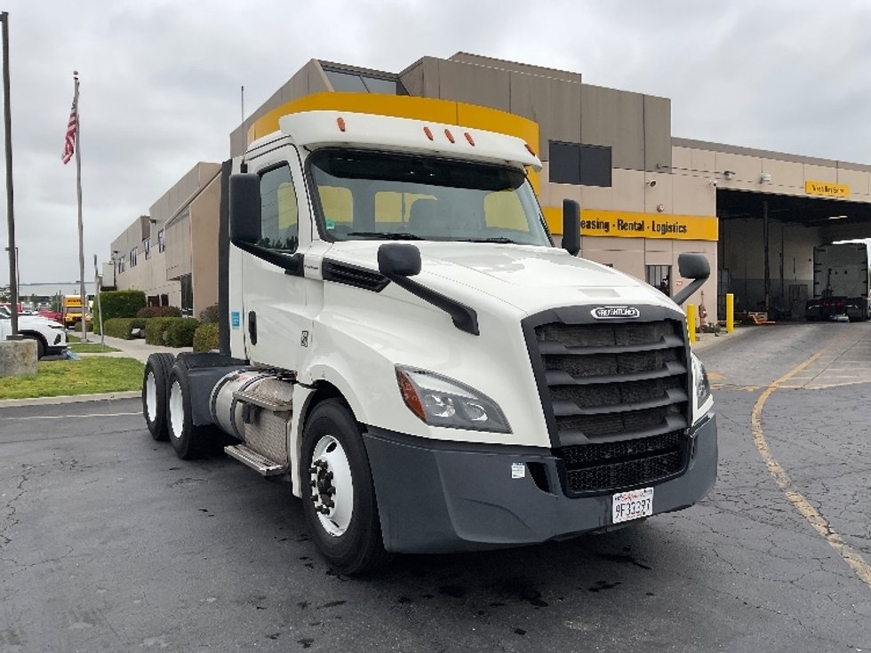 Used Day Cab Trucks for Sale in CA - Penske Used Trucks