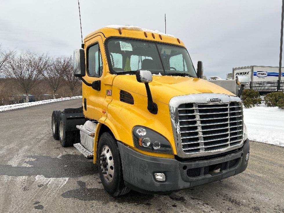 2019 Freightliner Cascadia 11364ST Day Cab Tractor