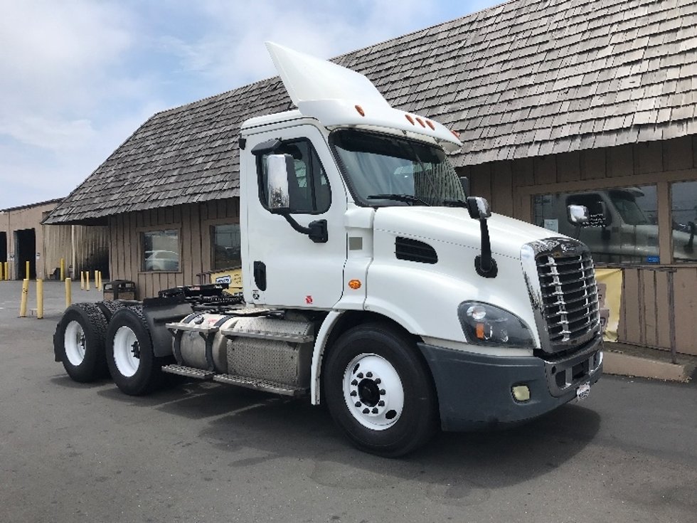 Used Day Cab Trucks for Sale in CA - Penske Used Trucks