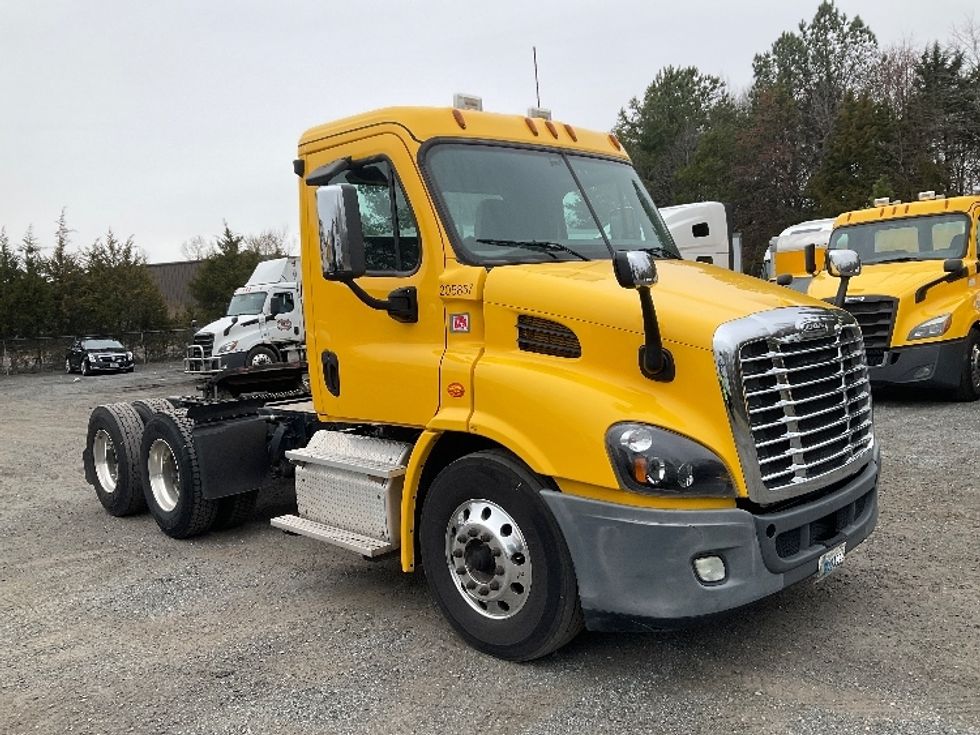 2019 Freightliner Cascadia 11364ST Day Cab Tractor