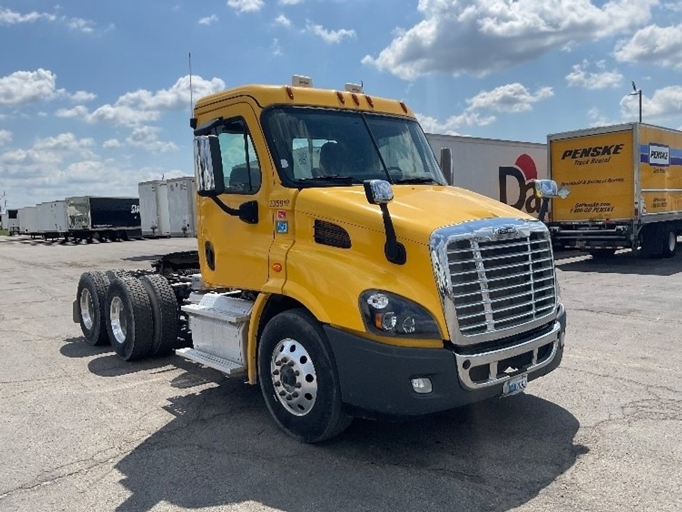 Used Day Cab Trucks for Sale - Penske Used Trucks