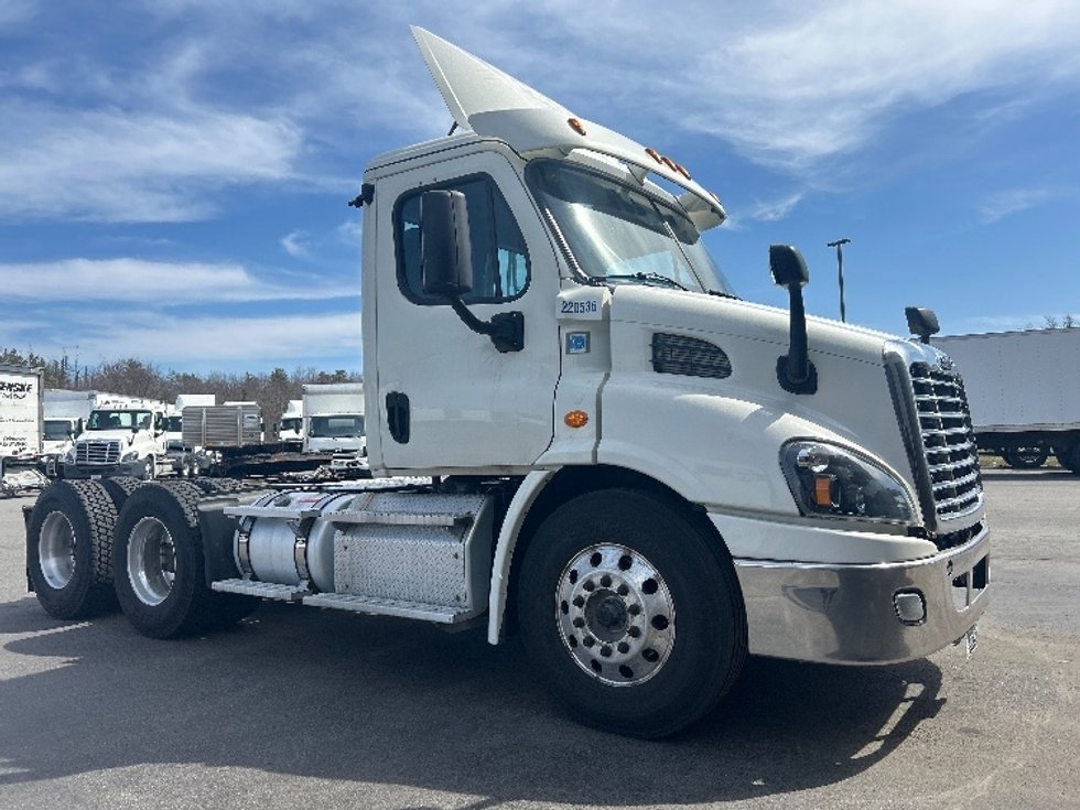 Used Day Cab Trucks for Sale - Penske Used Trucks