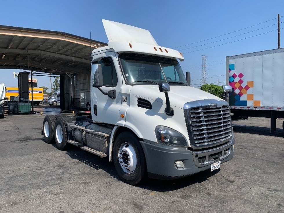 Used Day Cab Trucks for Sale in CA - Penske Used Trucks