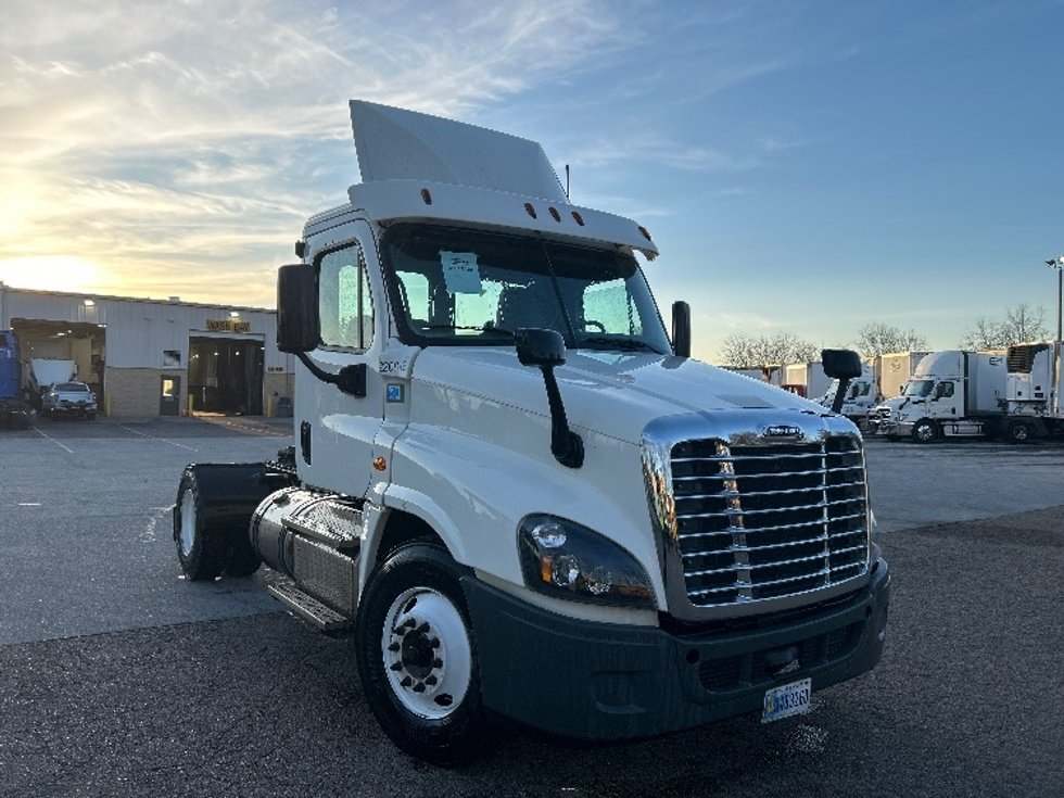 Used Day Cab Trucks for Sale - Penske Used Trucks