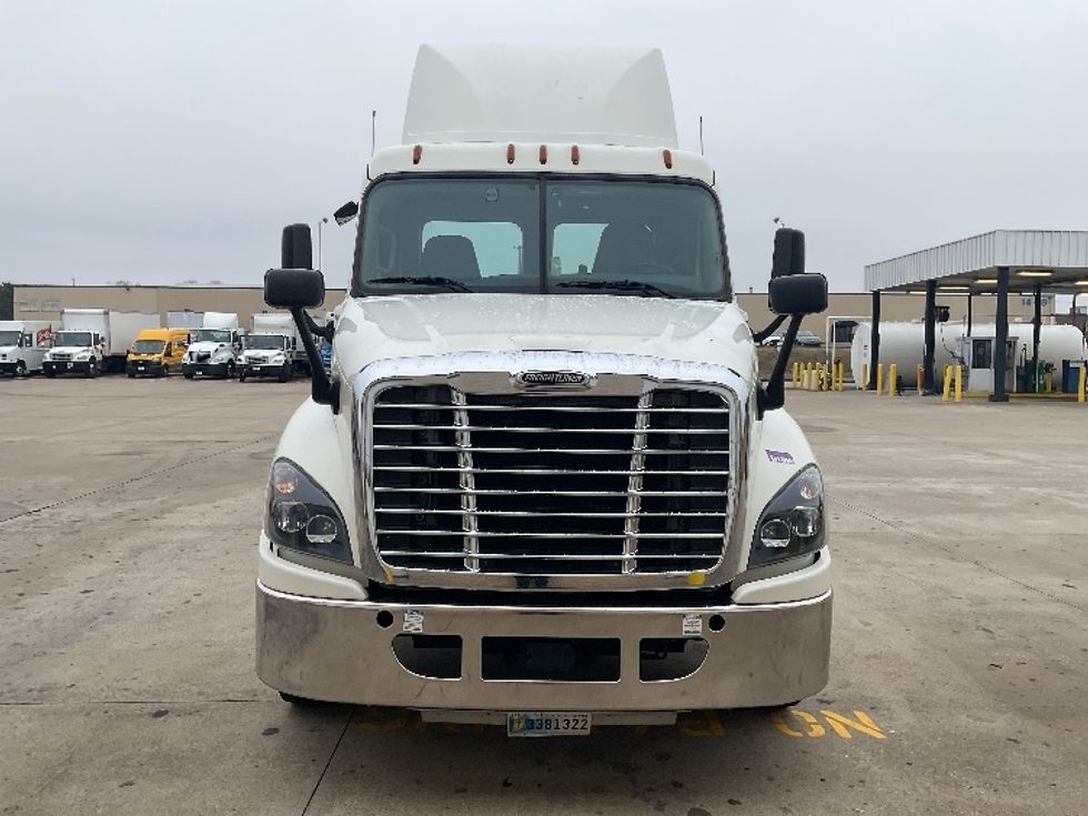 2019 Freightliner Cascadia 12542ST Day Cab Tractor