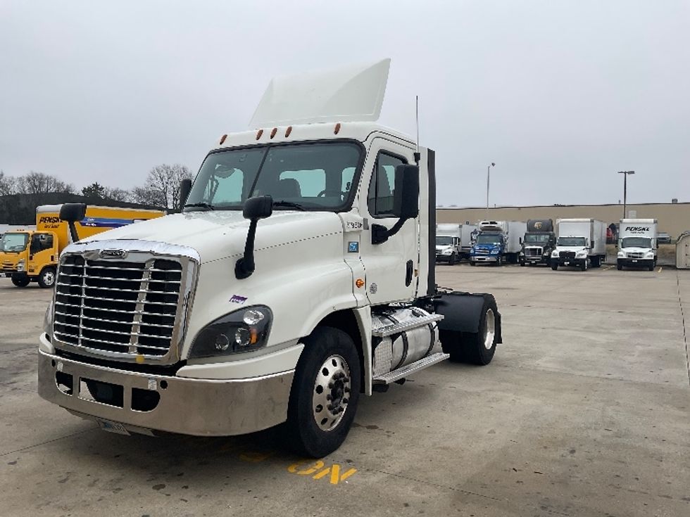 2019 Freightliner Cascadia 12542ST Day Cab Tractor