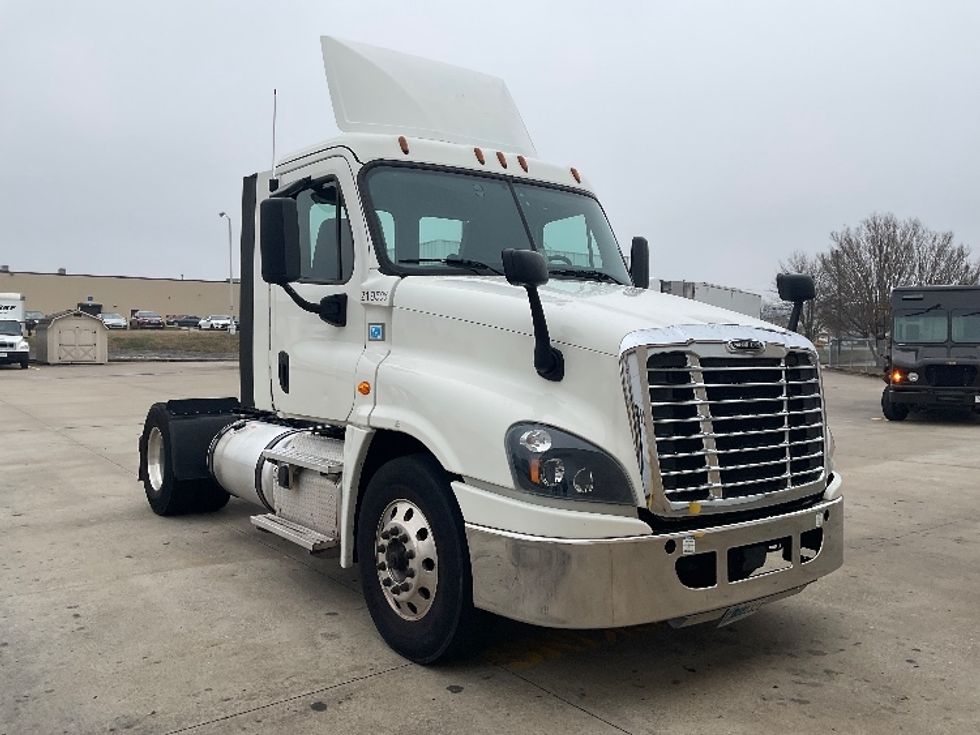2019 Freightliner Cascadia 12542ST Day Cab Tractor